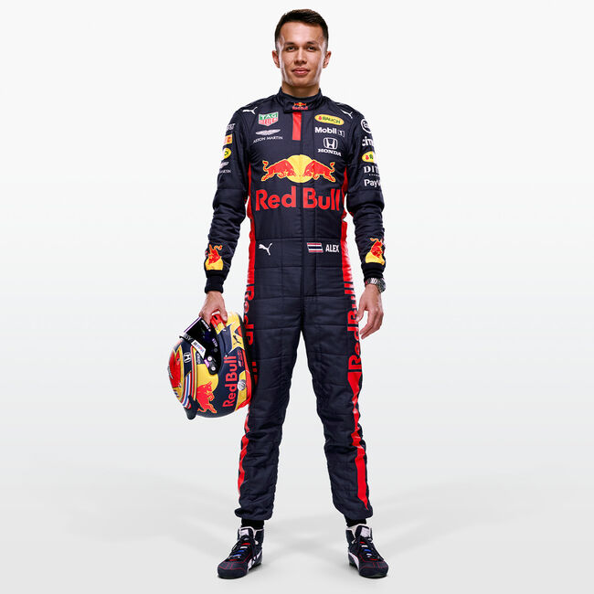 Red Bull showt nieuwe overalls Verstappen en Albon | RacingNews365