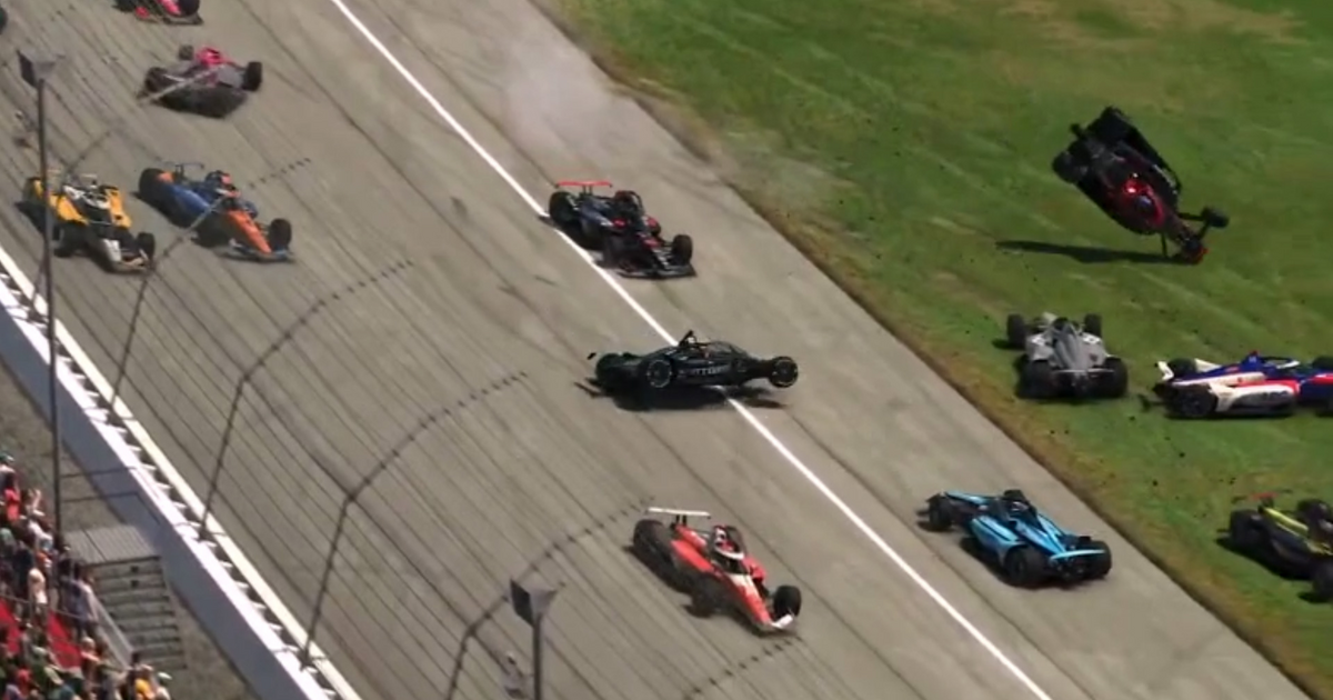 Video: IndyCar-coureurs maken er een enorme puinhoop van tijdens start ...