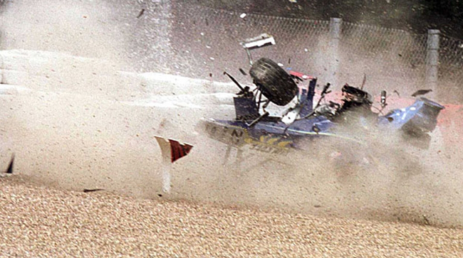 Hoe een levensgevaarlijke weddenschap twee verwoestende F1-crashes ...