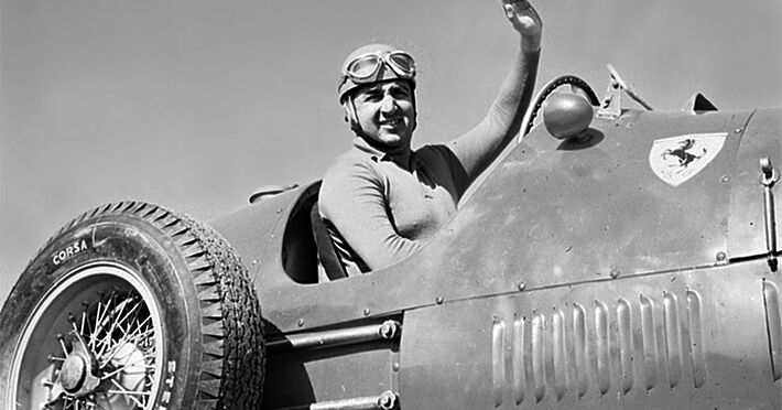 F1 legend honoured in Milan | RacingNews365